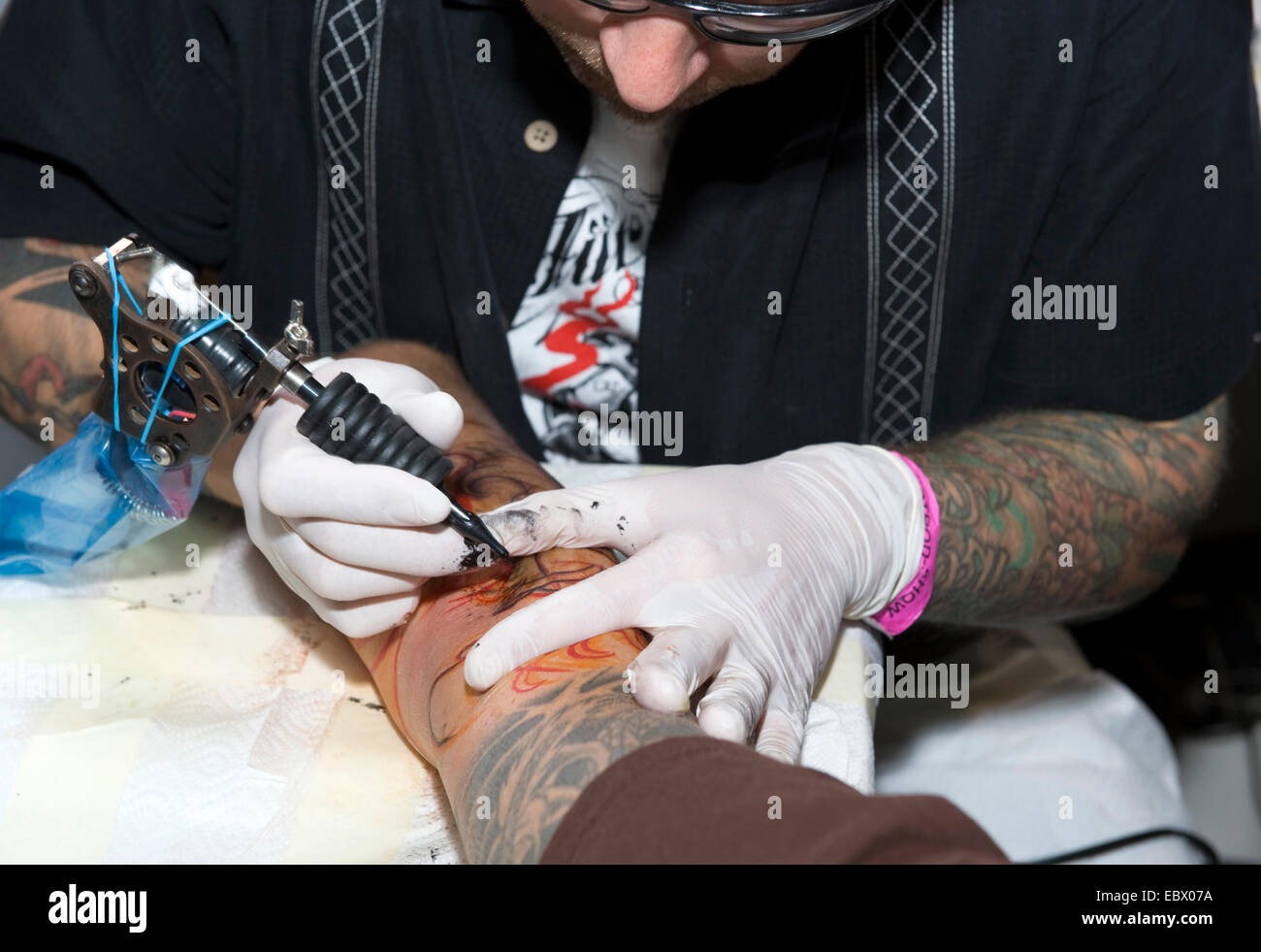 Tattooing arms hi-res stock photography and images - Alamy