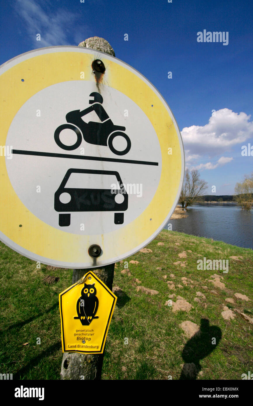 Two traffic signs hi-res stock photography and images - Alamy