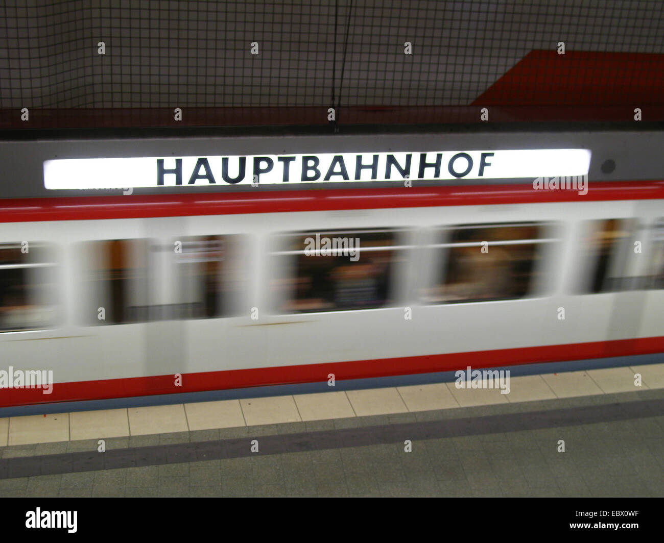 Train stations through buildings hi-res stock photography and images ...