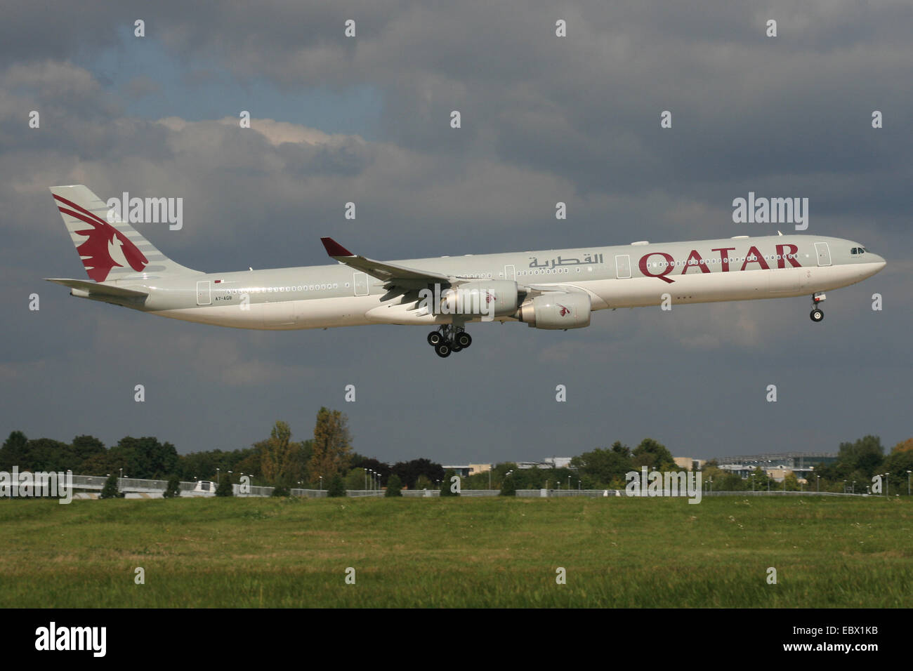 Qatar a340 hi-res stock photography and images - Alamy