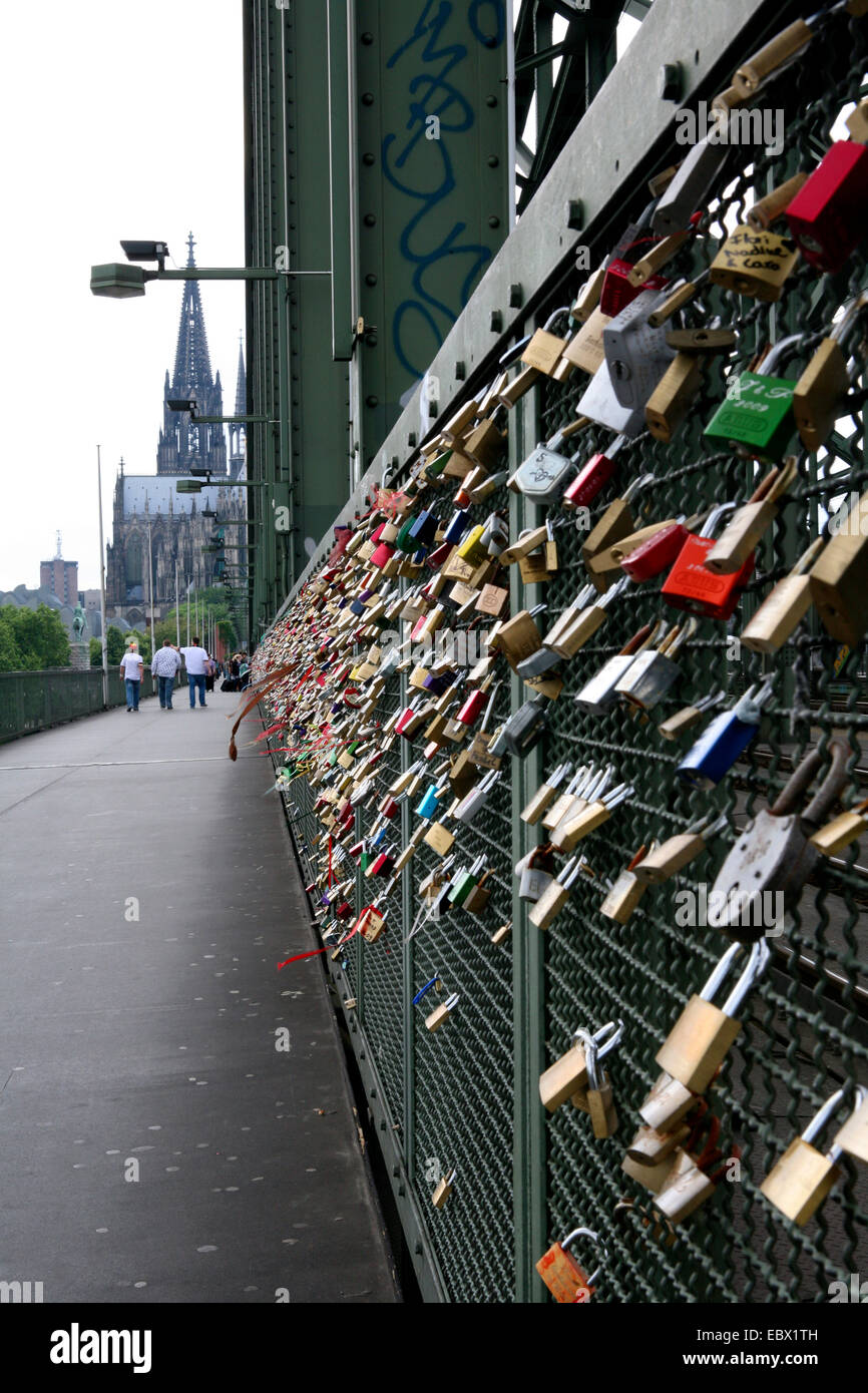 padlocks fixed at Hohenzollern bridge, symbol for proof of love ...