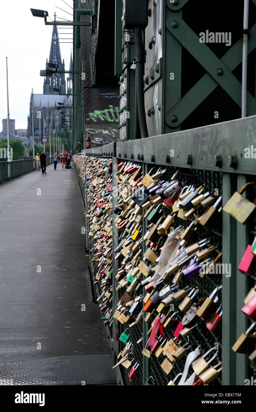 padlocks fixed at Hohenzollern bridge, symbol for proof of love ...