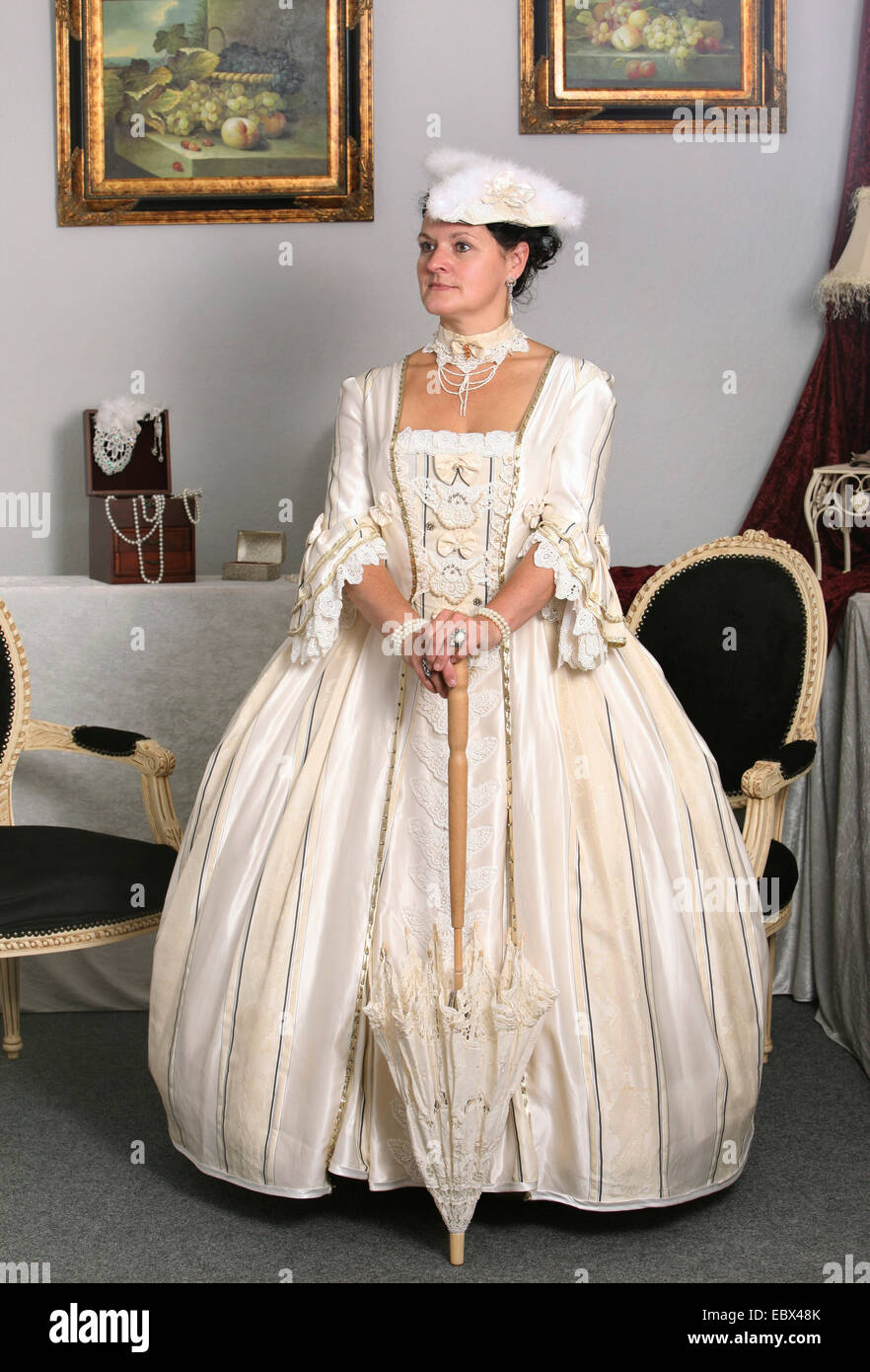 Baroque dress baroque dresses hi-res stock photography and images - Alamy