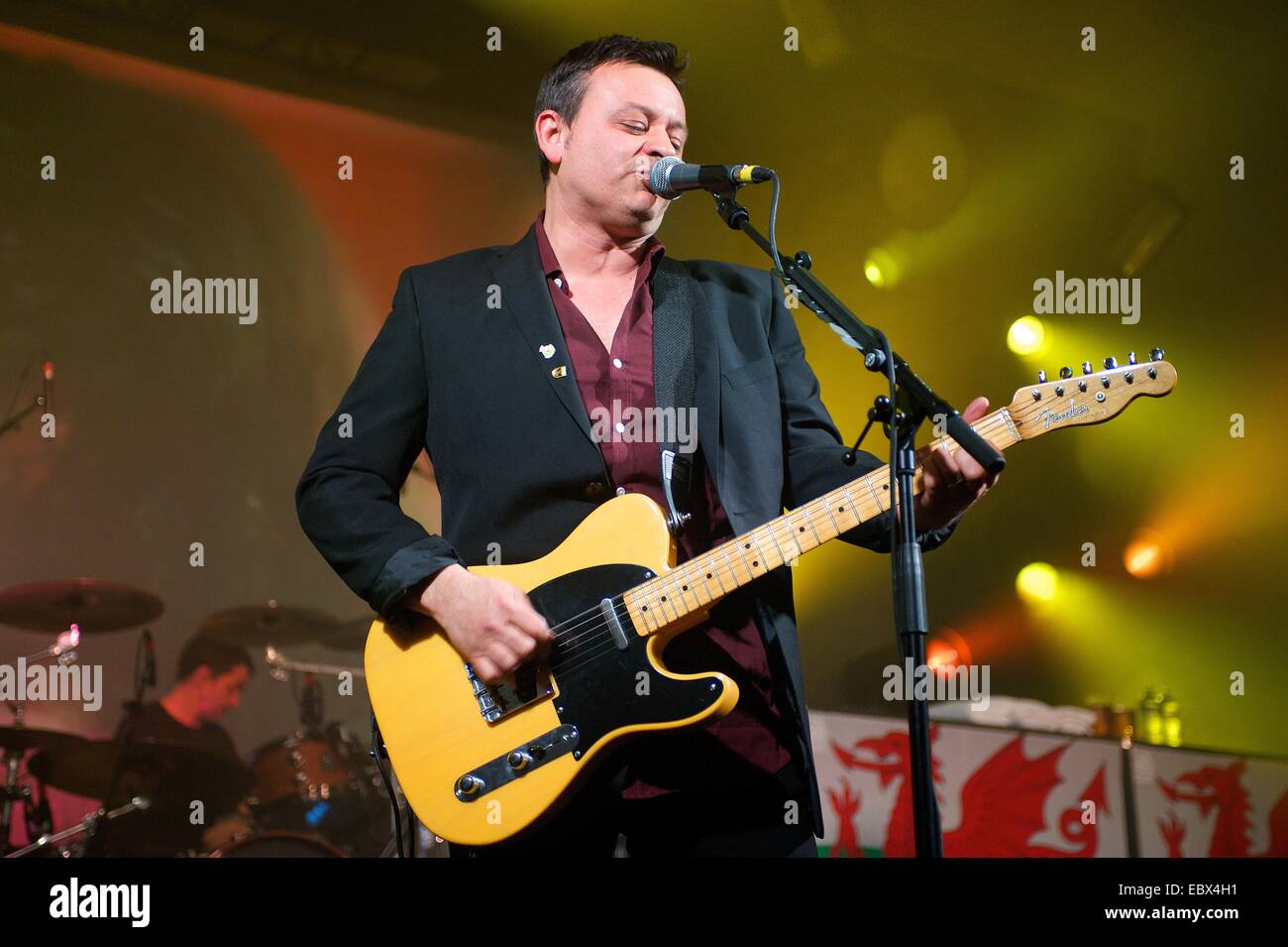 Sean moore of the manic street preachers hi-res stock photography and ...