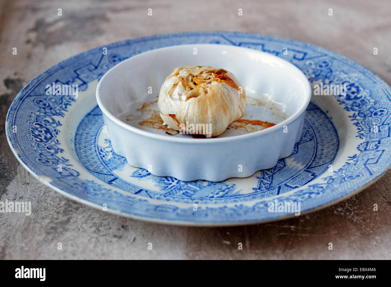 Roasted garlic bulb hi-res stock photography and images - Alamy