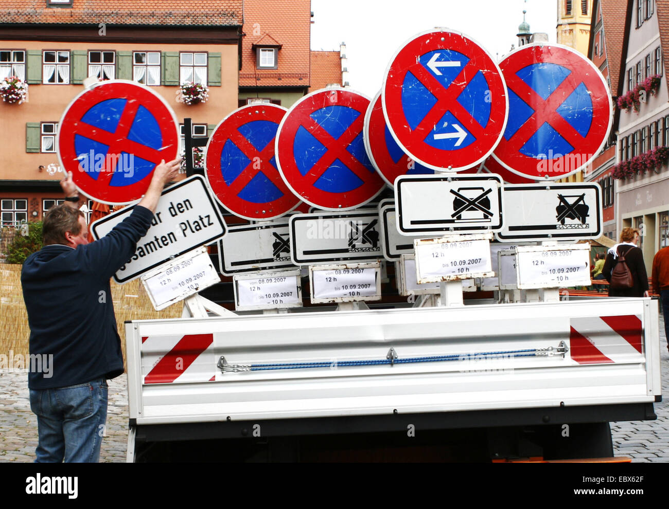Lorry signs hi-res stock photography and images - Alamy