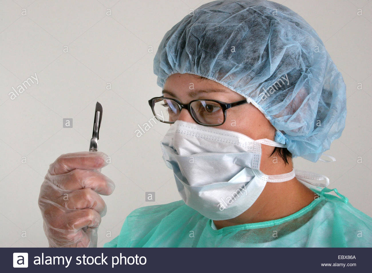 Surgeon Scalpel Stock Photos & Surgeon Scalpel Stock Images - Alamy