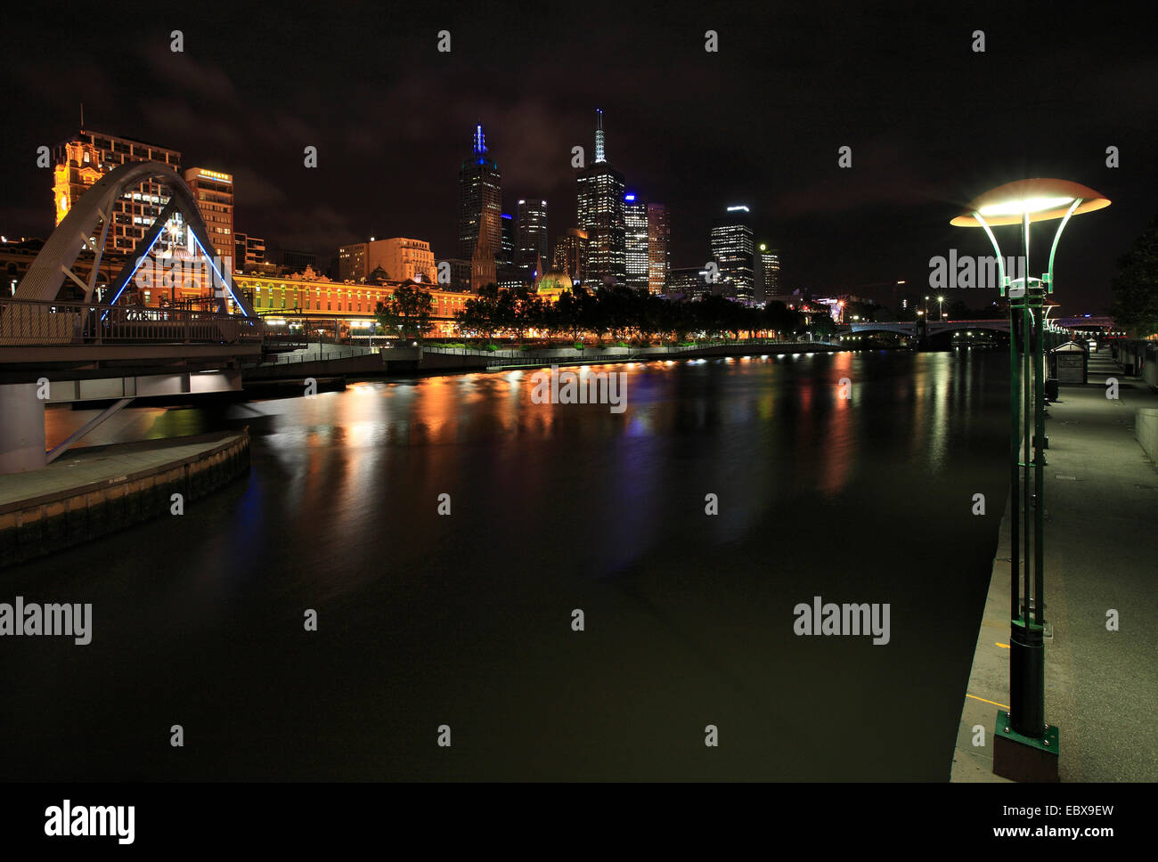 Melbourne at night; view along Yarra River, Australia, Victoria ...