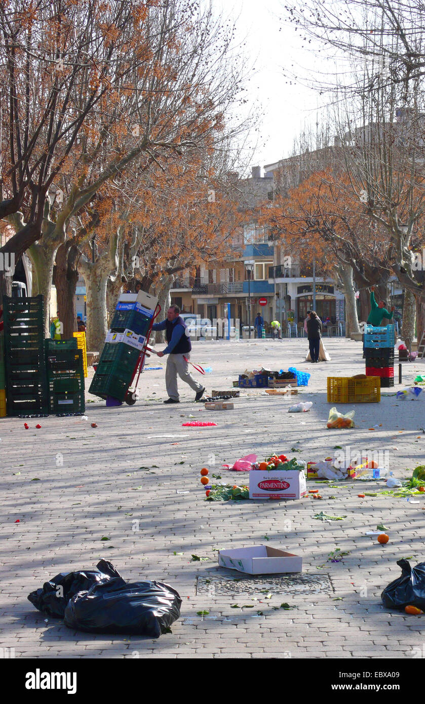 Market waste and plastic waste at a weekly market market hi-res stock ...