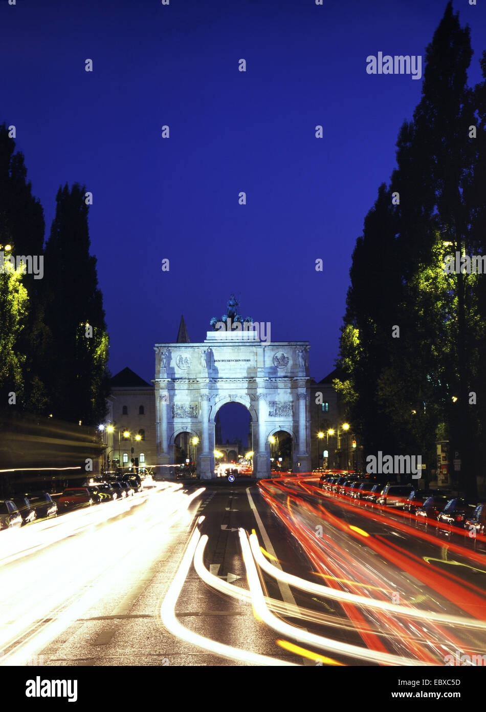 Siegestor in Munich at night Stock Photo - Alamy