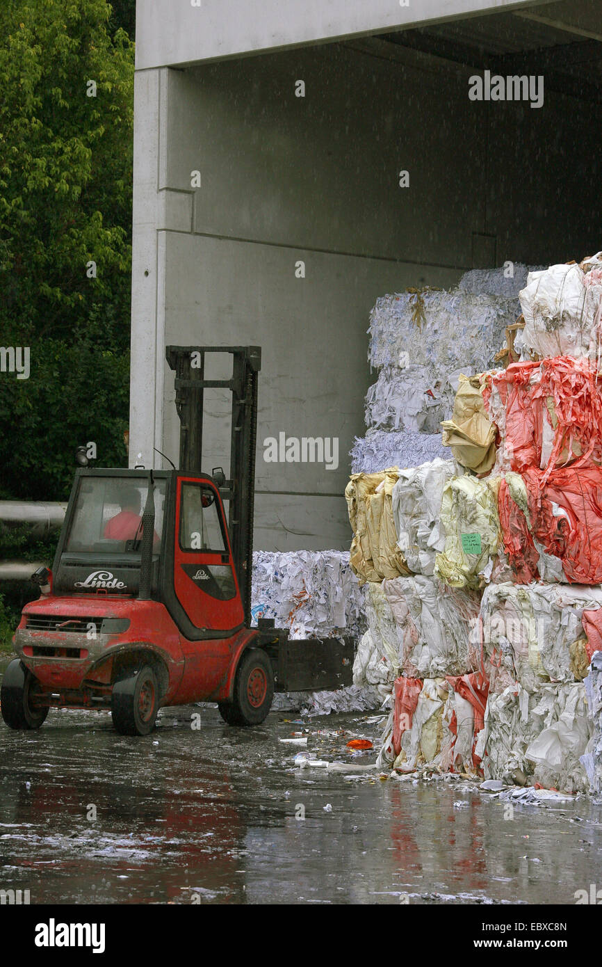 waste paper recycling Stock Photo - Alamy