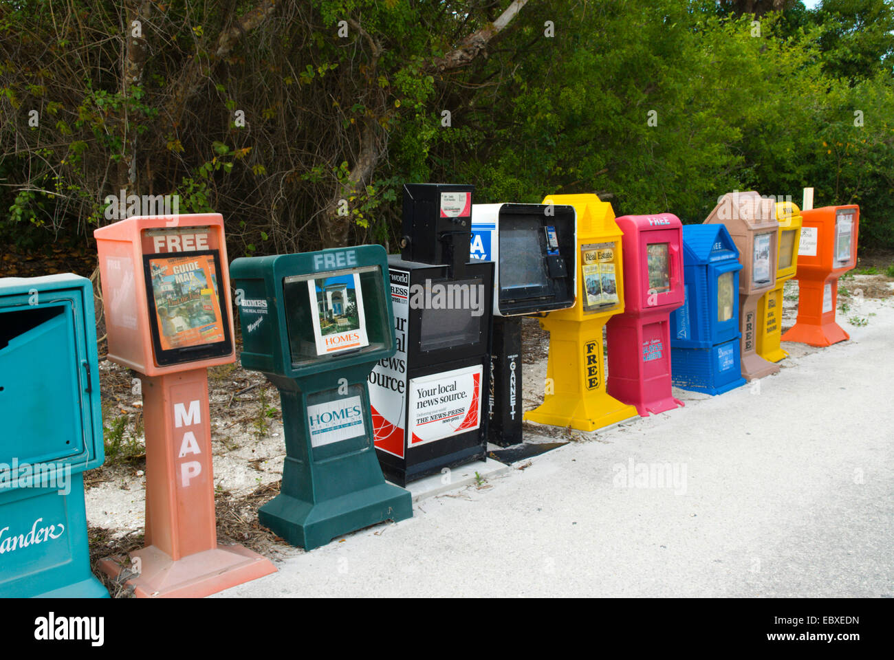Newspaper box street hi-res stock photography and images - Alamy