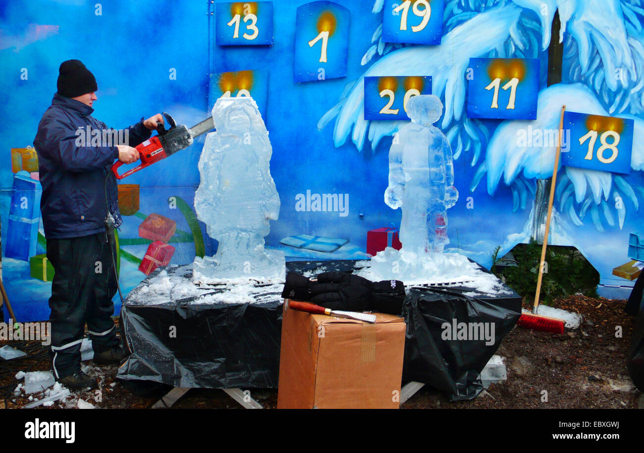 artist modelizing an ice block with a chain saw Stock Photo - Alamy