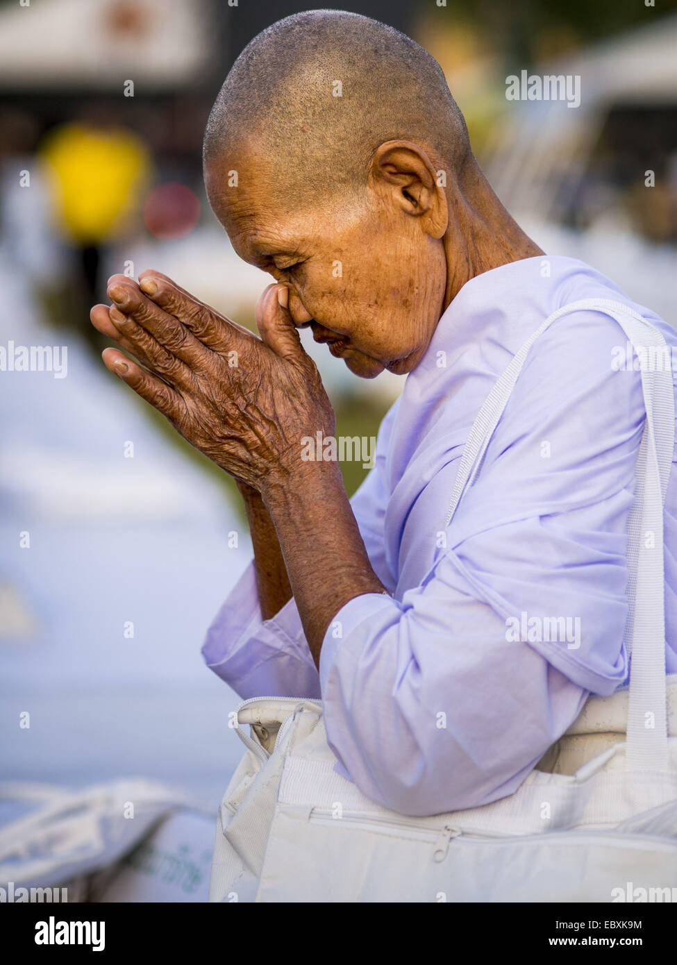Dec. 5, 2014 - Bangkok, Bangkok, Thailand - A Thai woman bows in prayer ...
