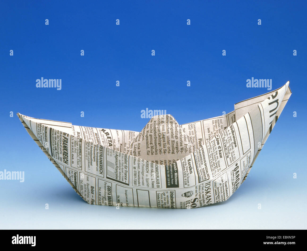 Paper shuttles hi-res stock photography and images - Alamy
