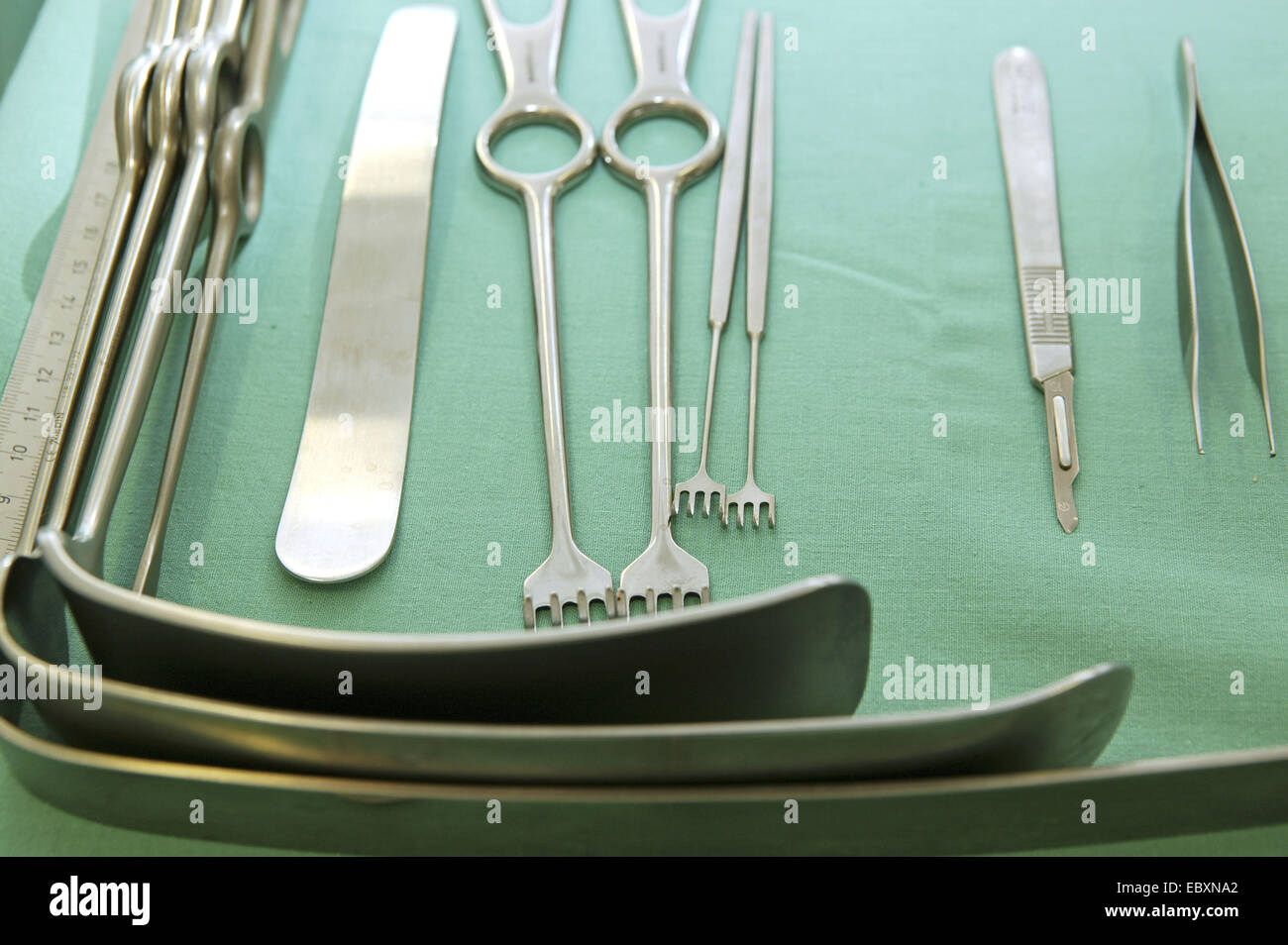Surgical tongs hi-res stock photography and images - Alamy