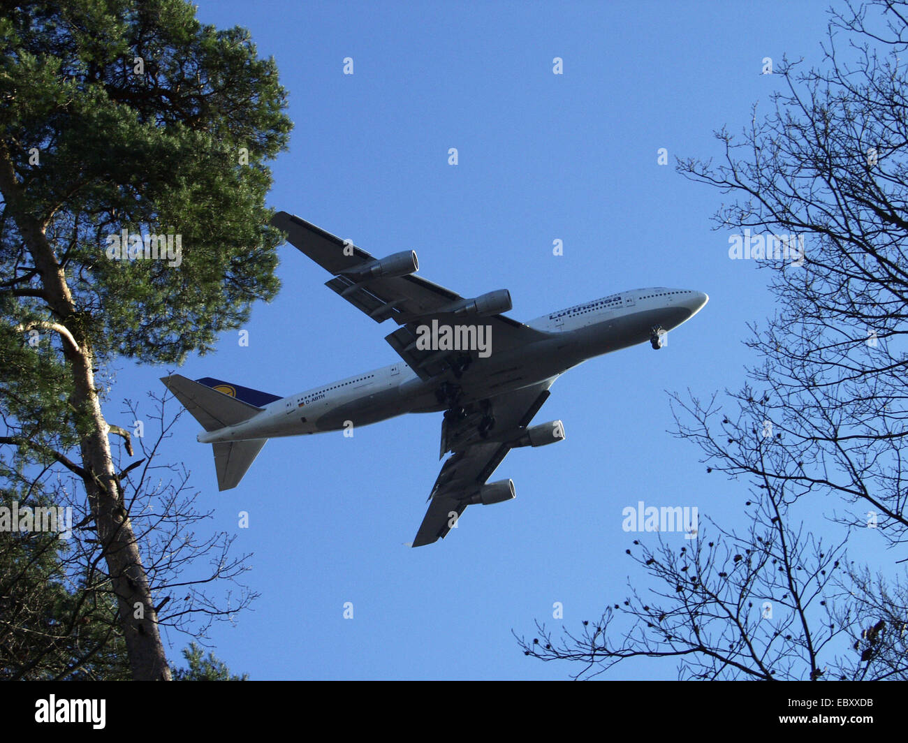 Starting plane hi-res stock photography and images - Alamy