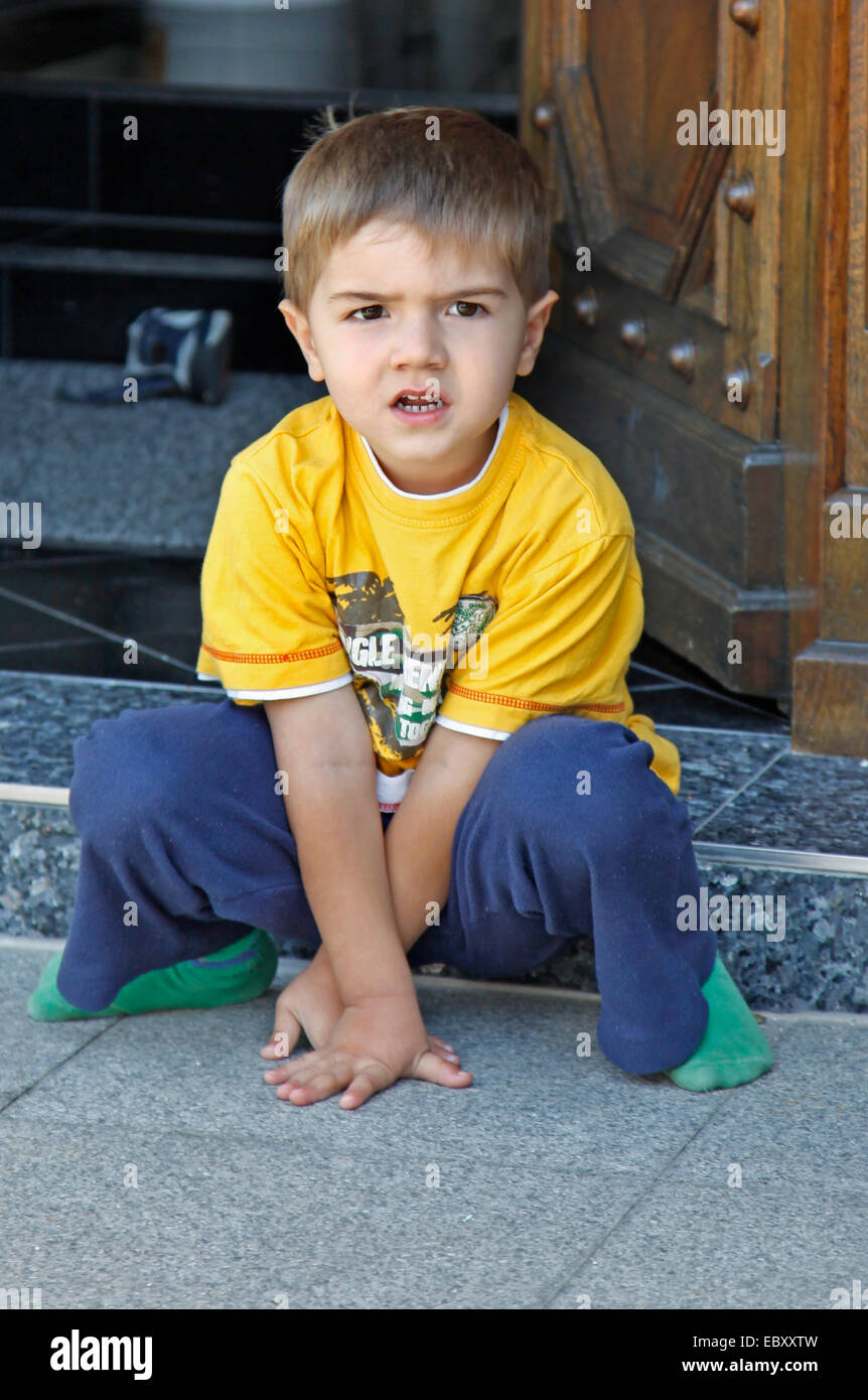 Stairway to front door hi-res stock photography and images - Alamy