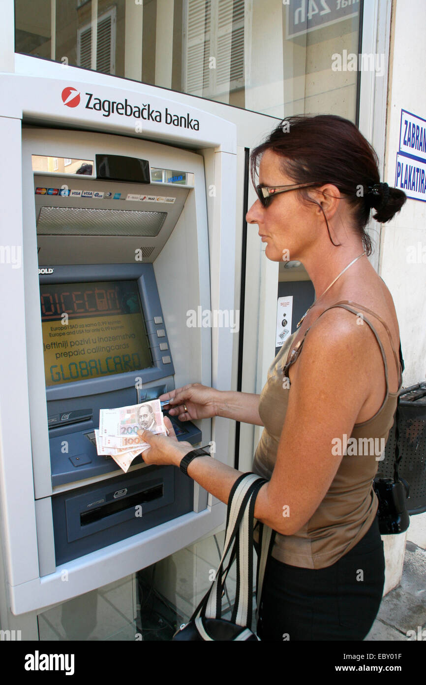 Card in cash dispenser hi-res stock photography and images - Alamy