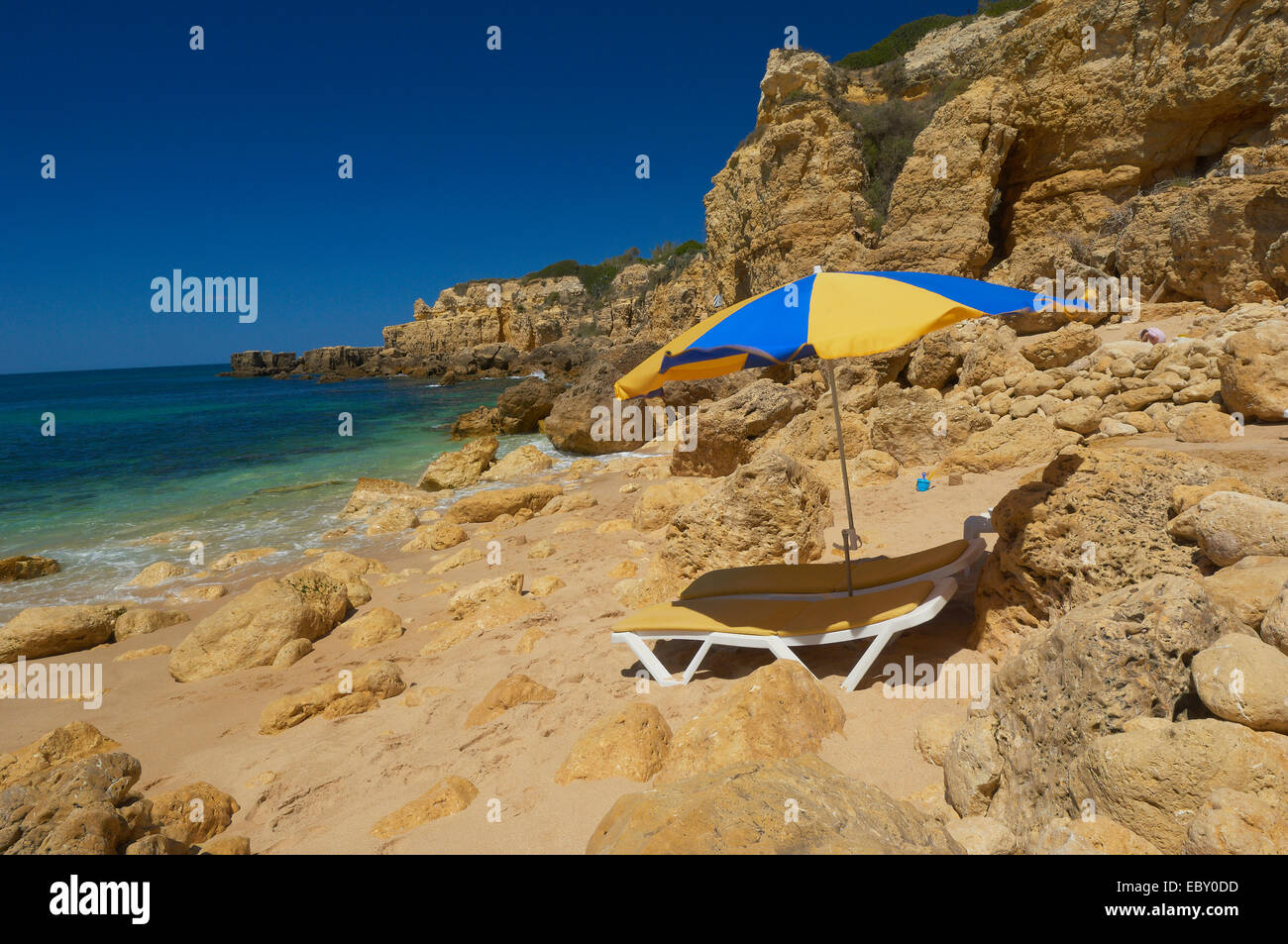 Castelo beach albufeira praia hi-res stock photography and images - Alamy