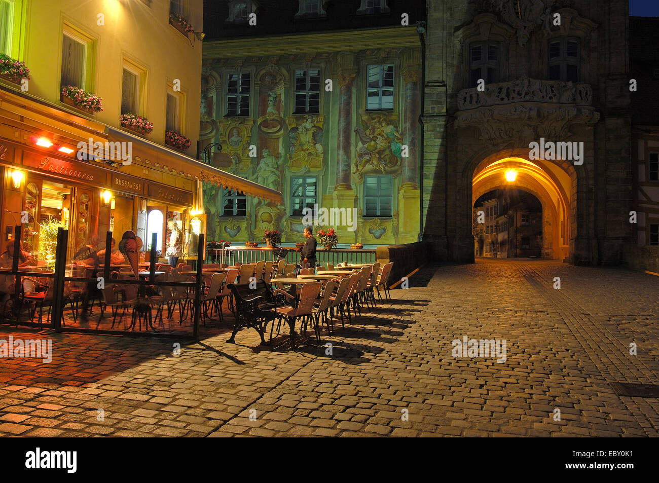 Café terrace at night hi-res stock photography and images - Alamy