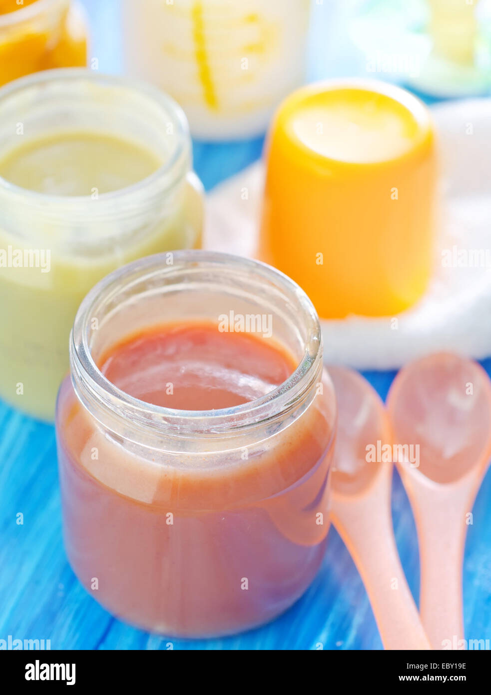 Children food bank eating hi-res stock photography and images - Alamy