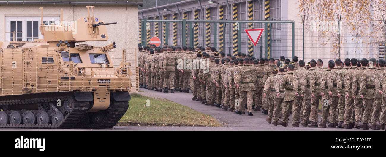 soldiers of The Queen's Royal Hussars in Athlone Barracks in Paderborn ...