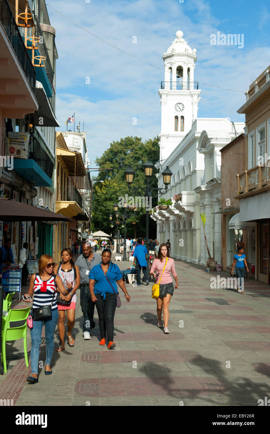 Dominikanische Republik, Santo Domingo, Zona Colonial, Blick durch die ...