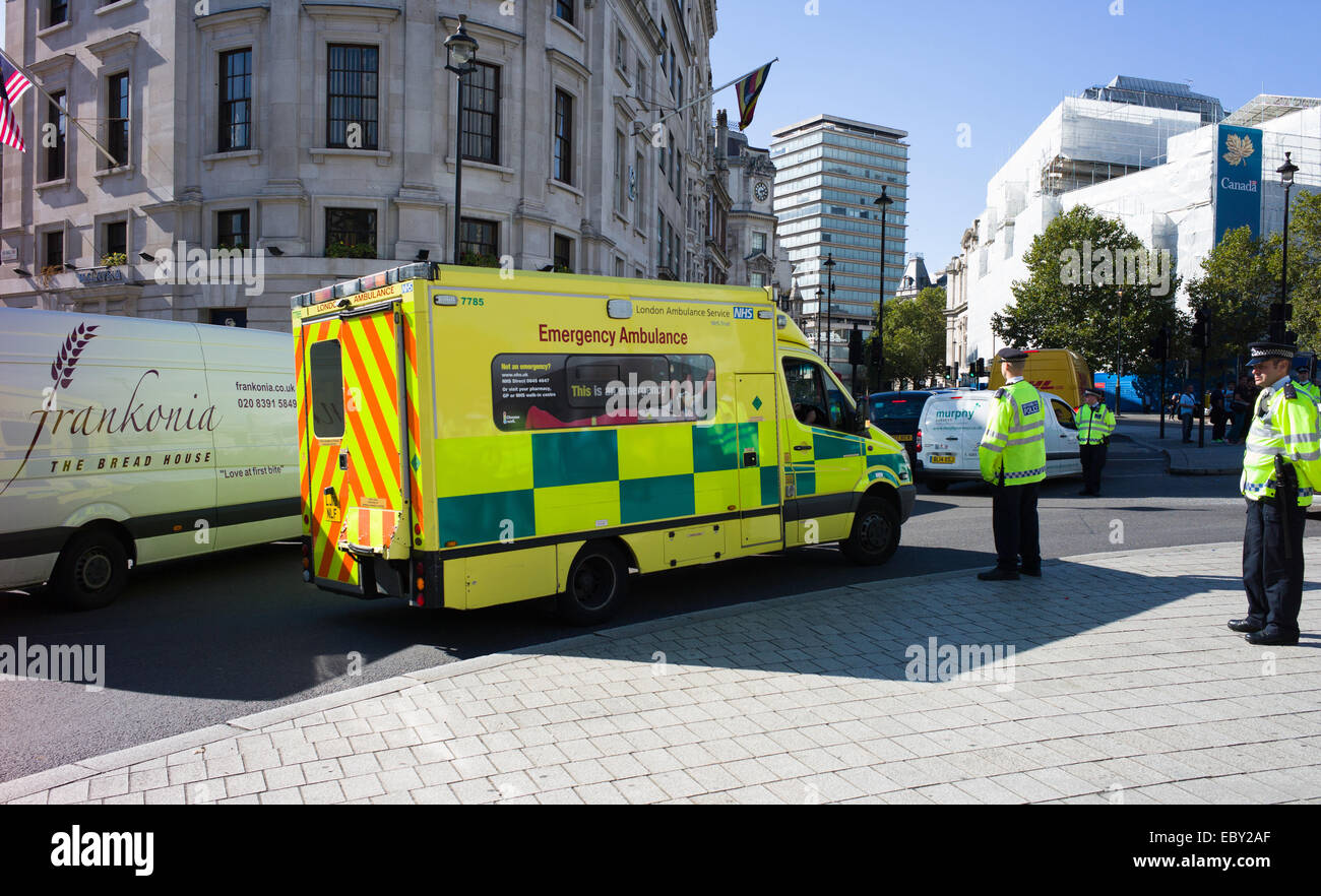 London Ambulance Service High Resolution Stock Photography and Images ...