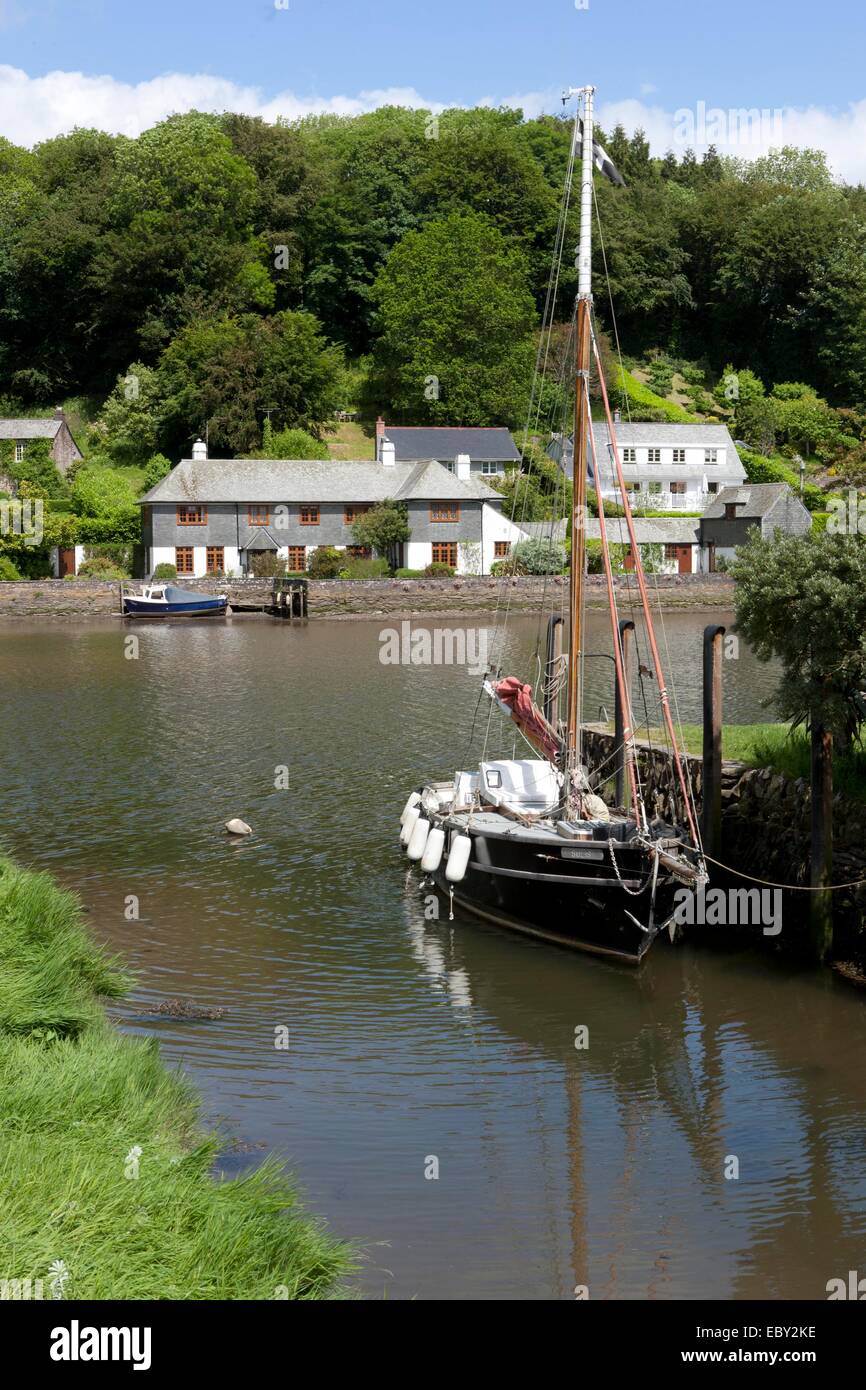 A early summers day at the Cornish Riverside Village of Lerryn beside ...