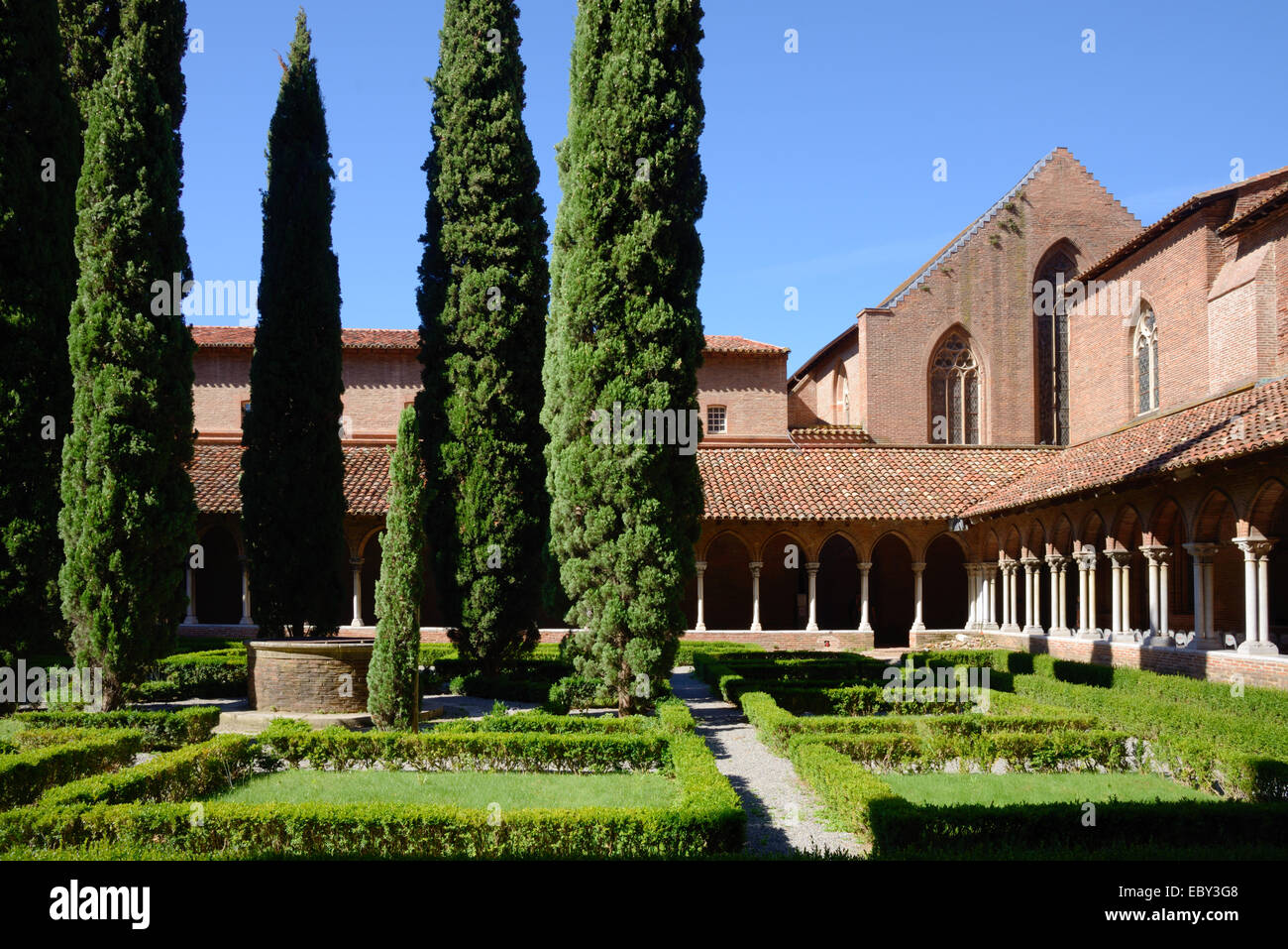 Gothic cloisters hi-res stock photography and images - Alamy