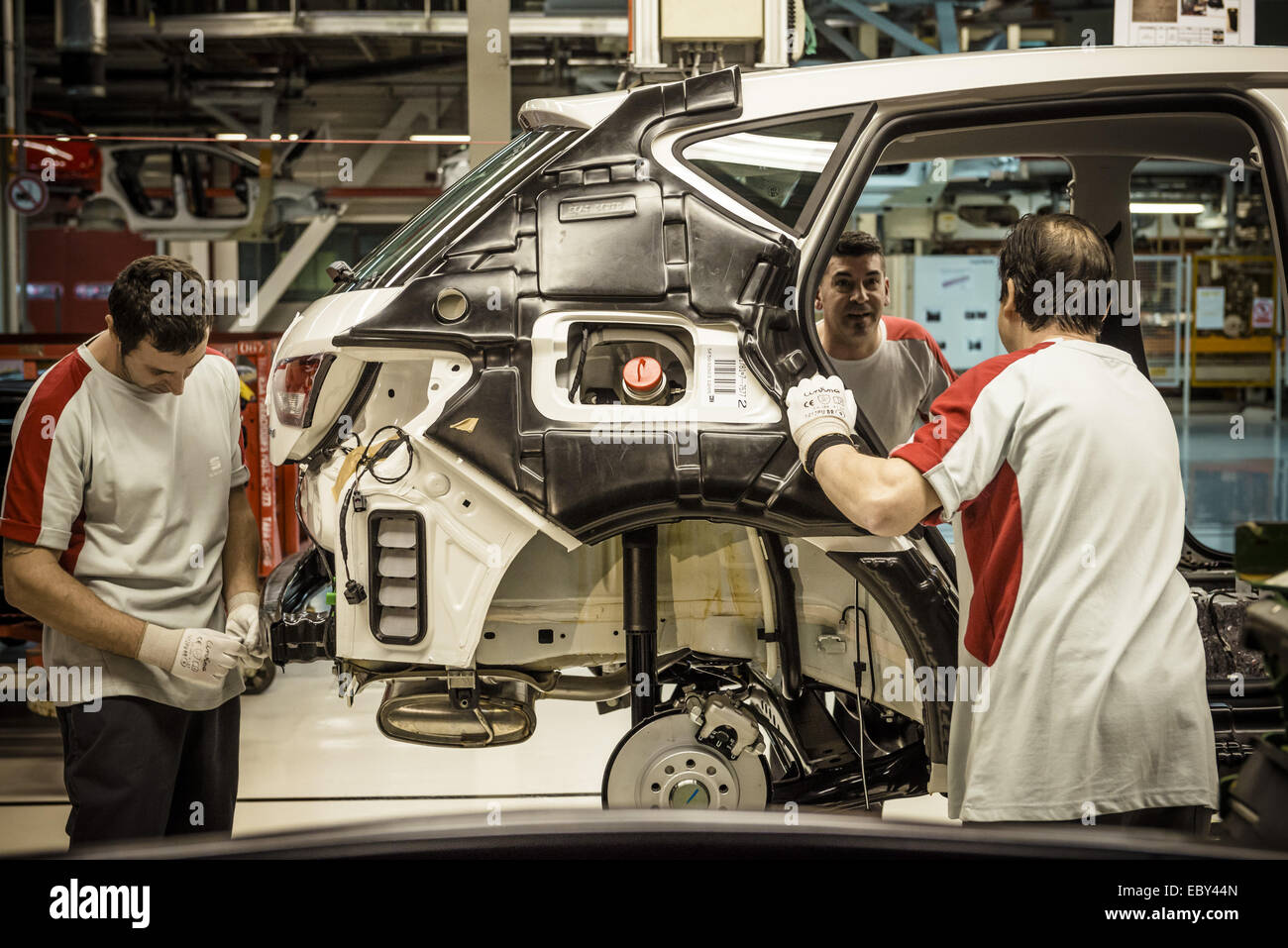 Automobile manufacturing employees hi-res stock photography and images ...