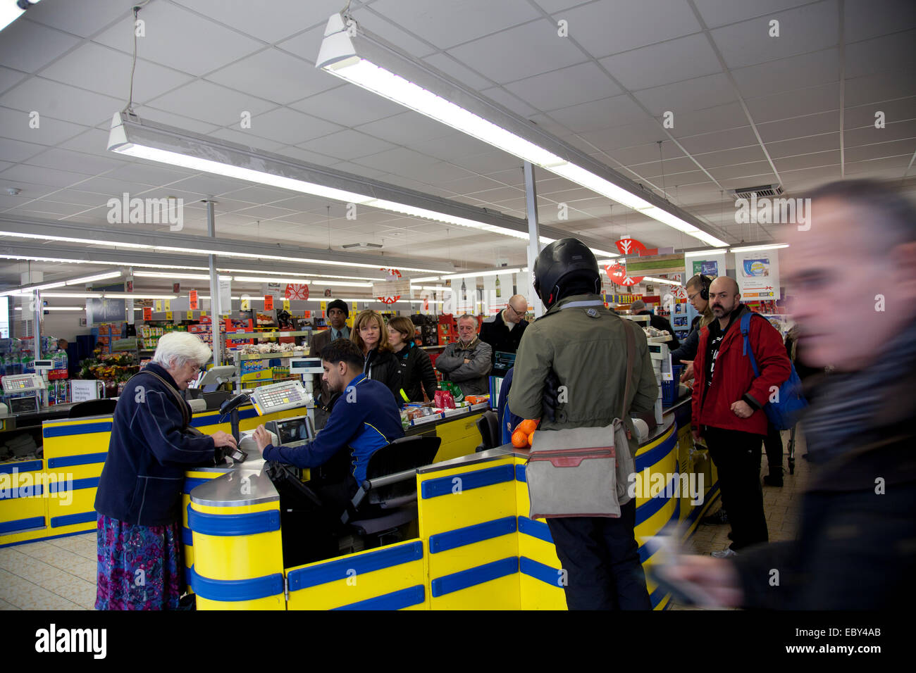 Lidl checkout hi-res stock photography and images - Alamy