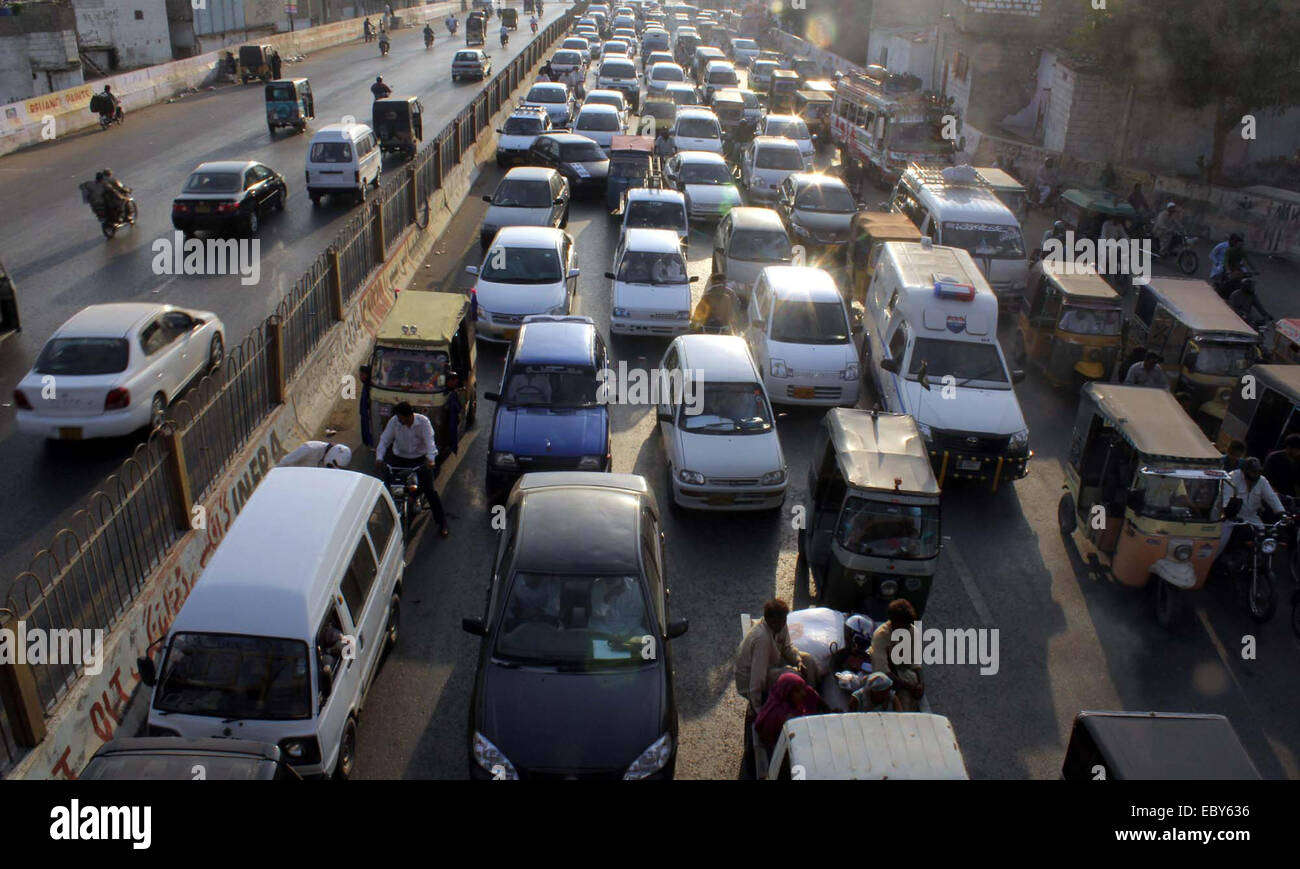 Large numbers of vehicles stuck in traffic jam because of Jamiat Ulema ...