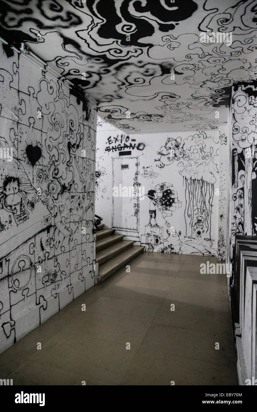 White walls paint hallway hi-res stock photography and images - Alamy