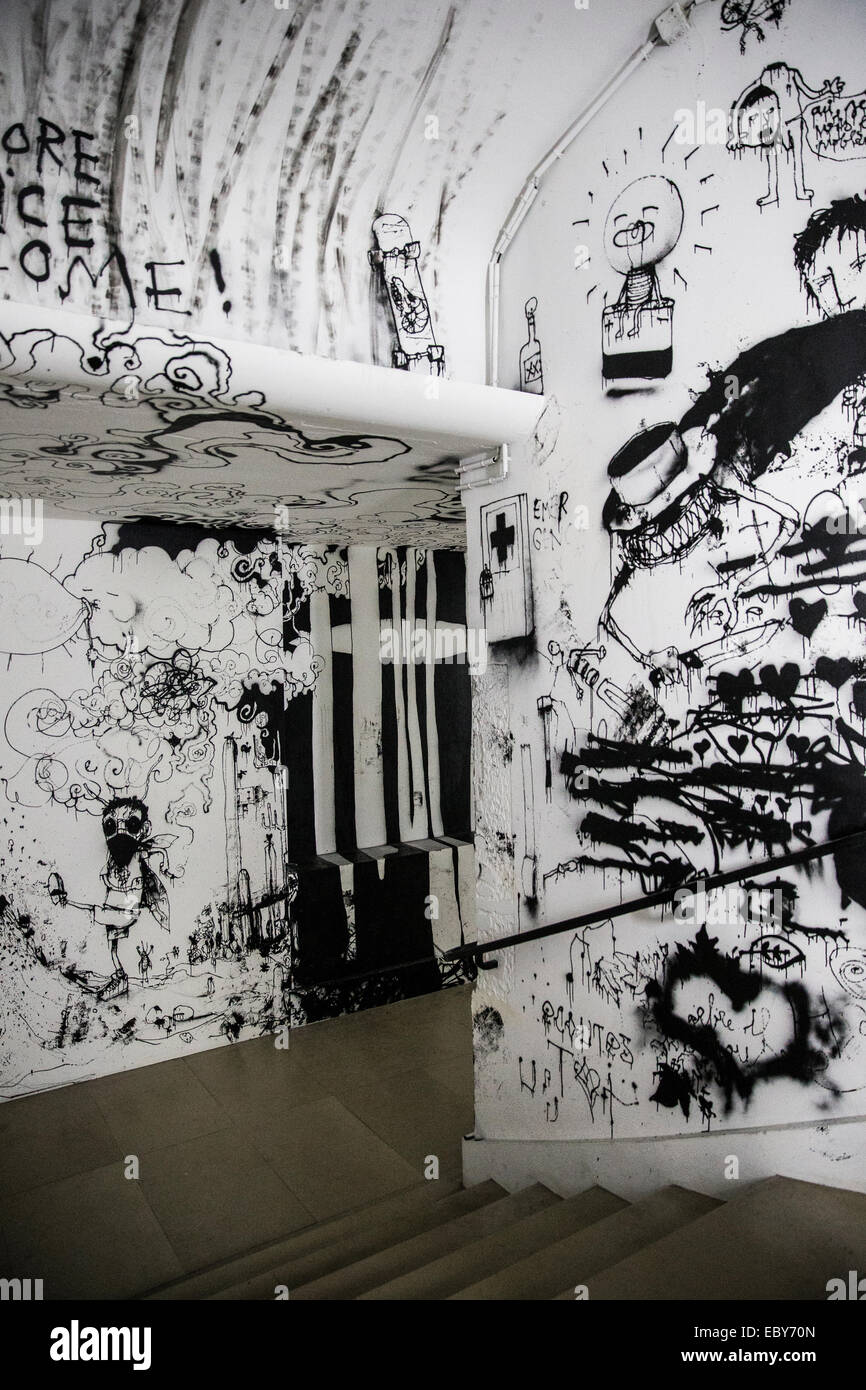 graffiti interior hallway stairwell stairway hall Stock Photo - Alamy