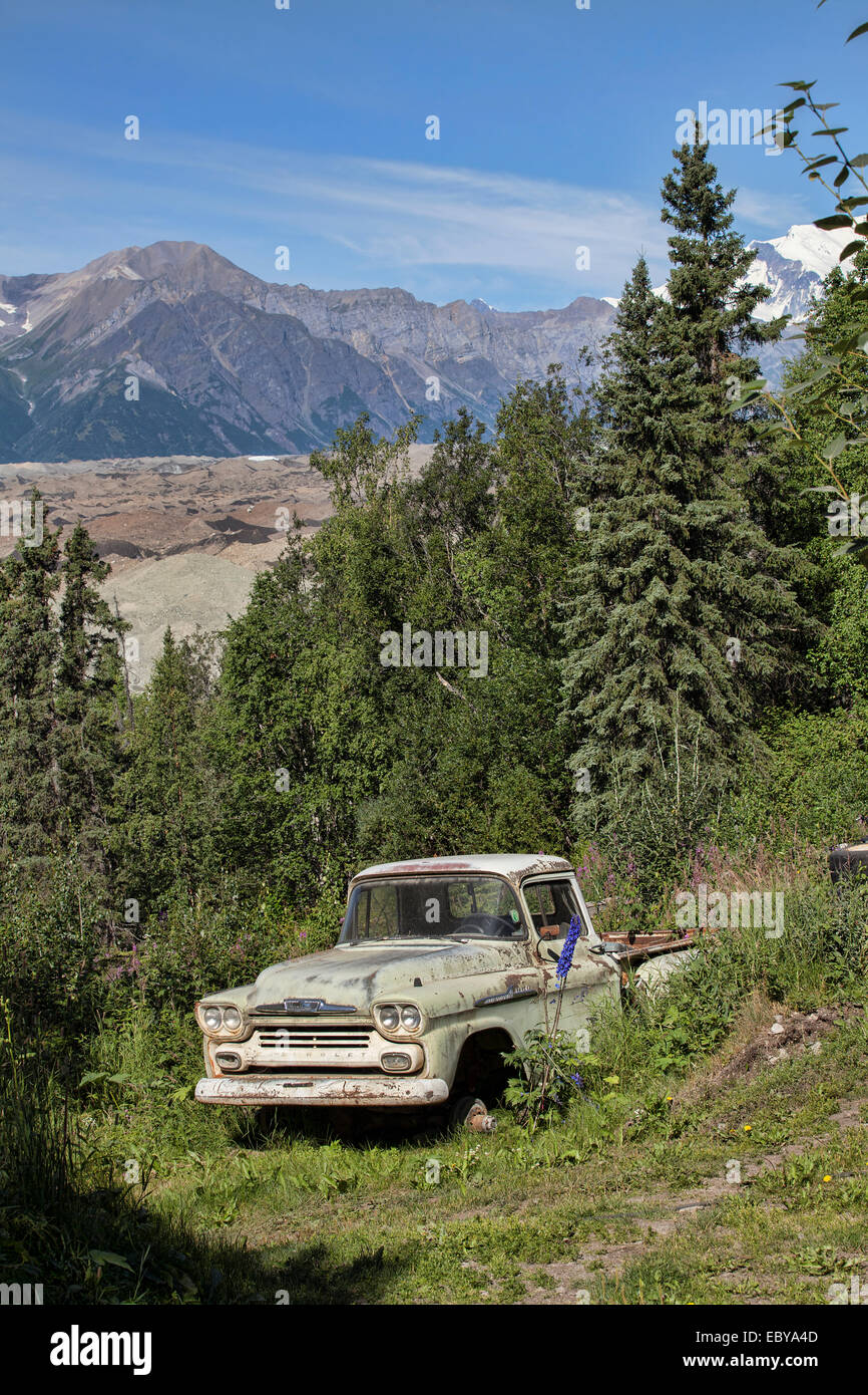 Old people left behind hi-res stock photography and images - Alamy