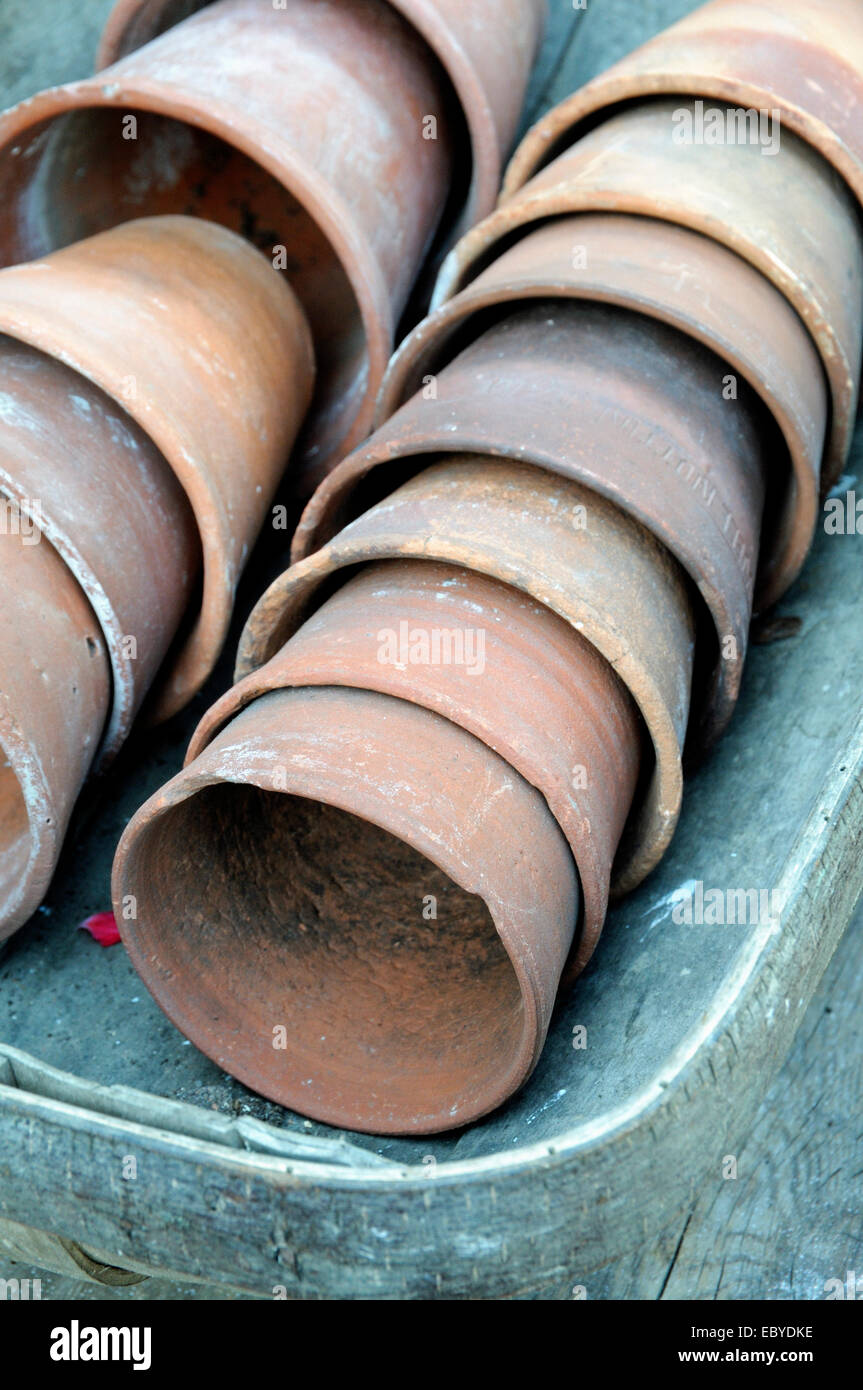 Old terracotta pot hi-res stock photography and images - Alamy