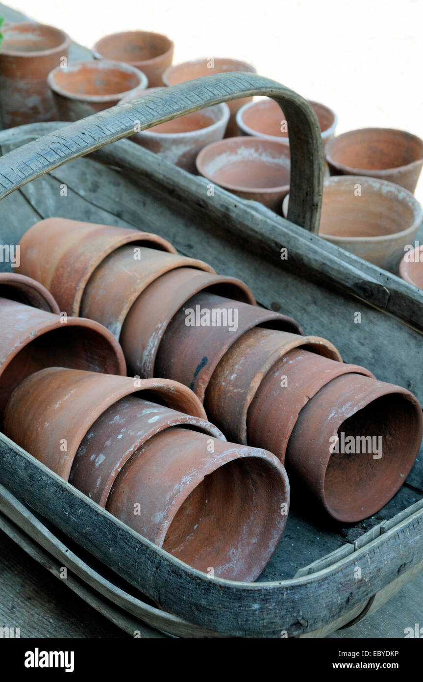 Old terracotta pot hi-res stock photography and images - Alamy
