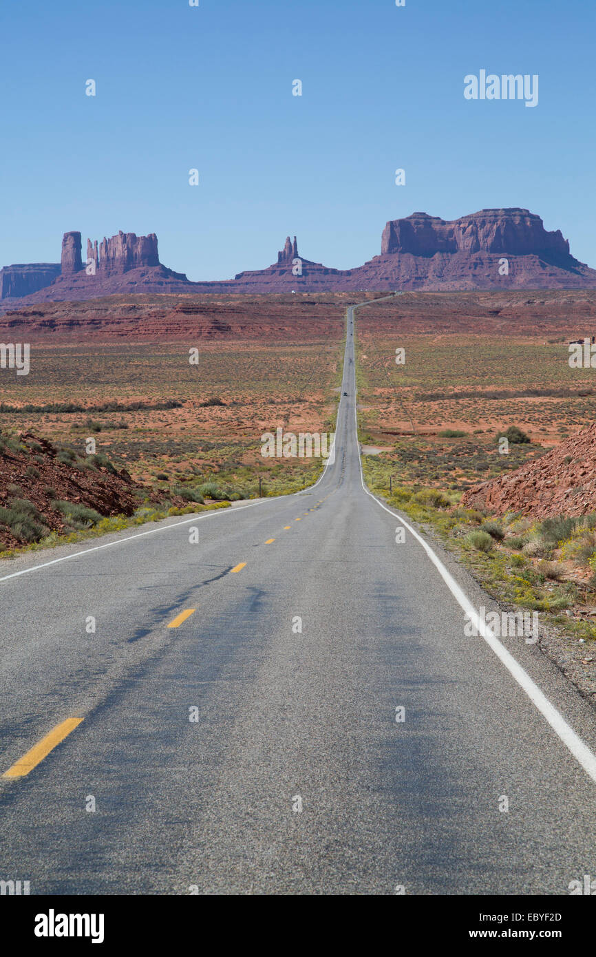 Highway 163 monument valley road hi-res stock photography and images ...