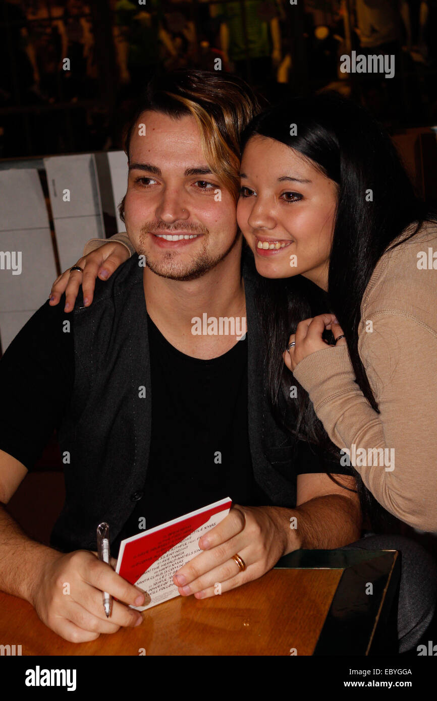 The singer Valerio Scanu meets his fans and presents latest album ...