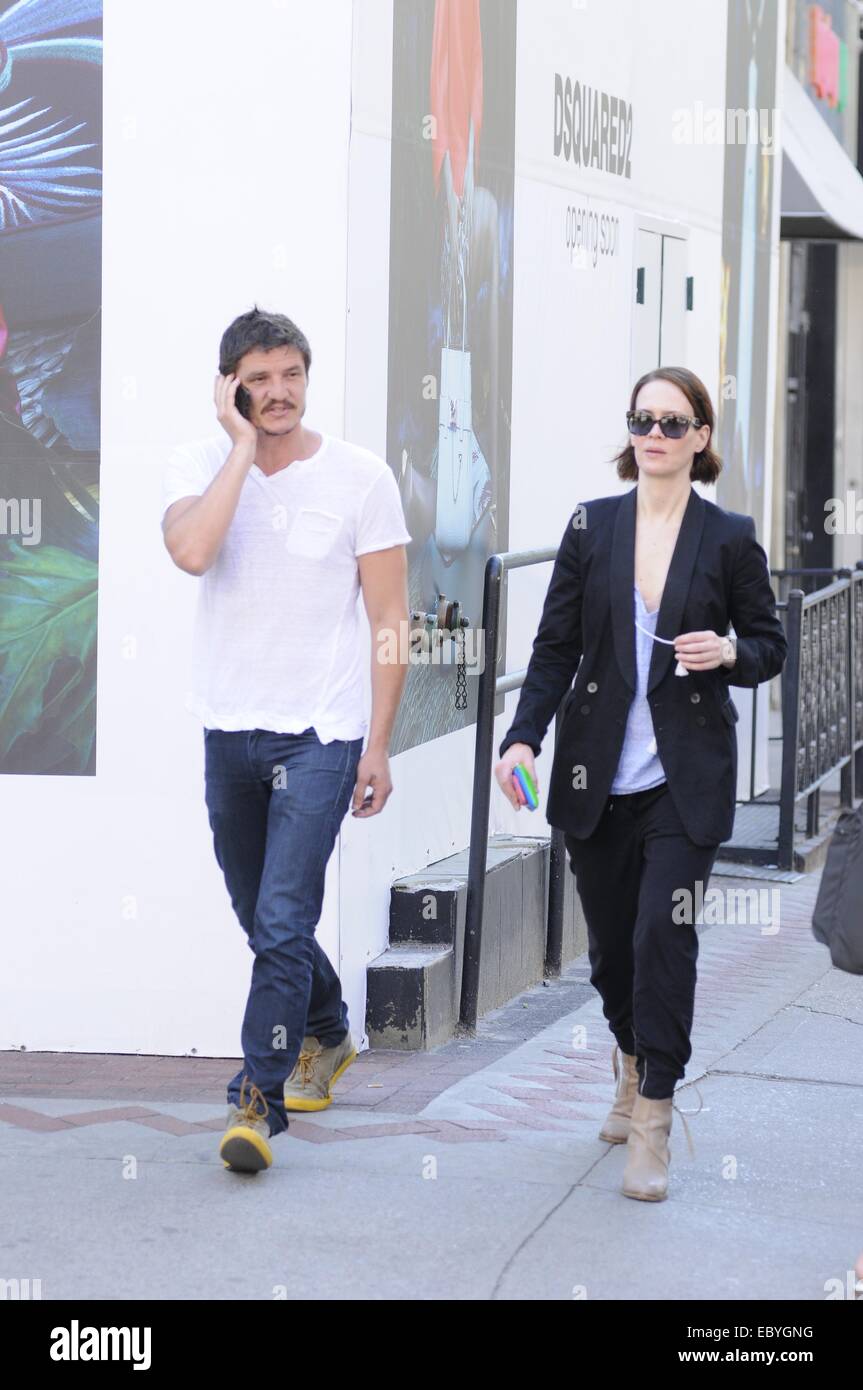 Sarah paulson and pedro pascal hi-res stock photography and images - Alamy