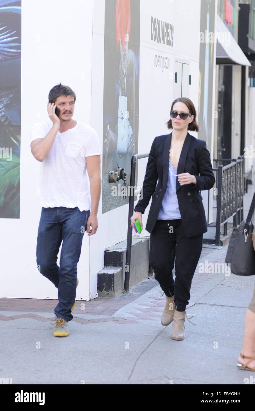 Sarah paulson pedro pascal in hi-res stock photography and images - Alamy