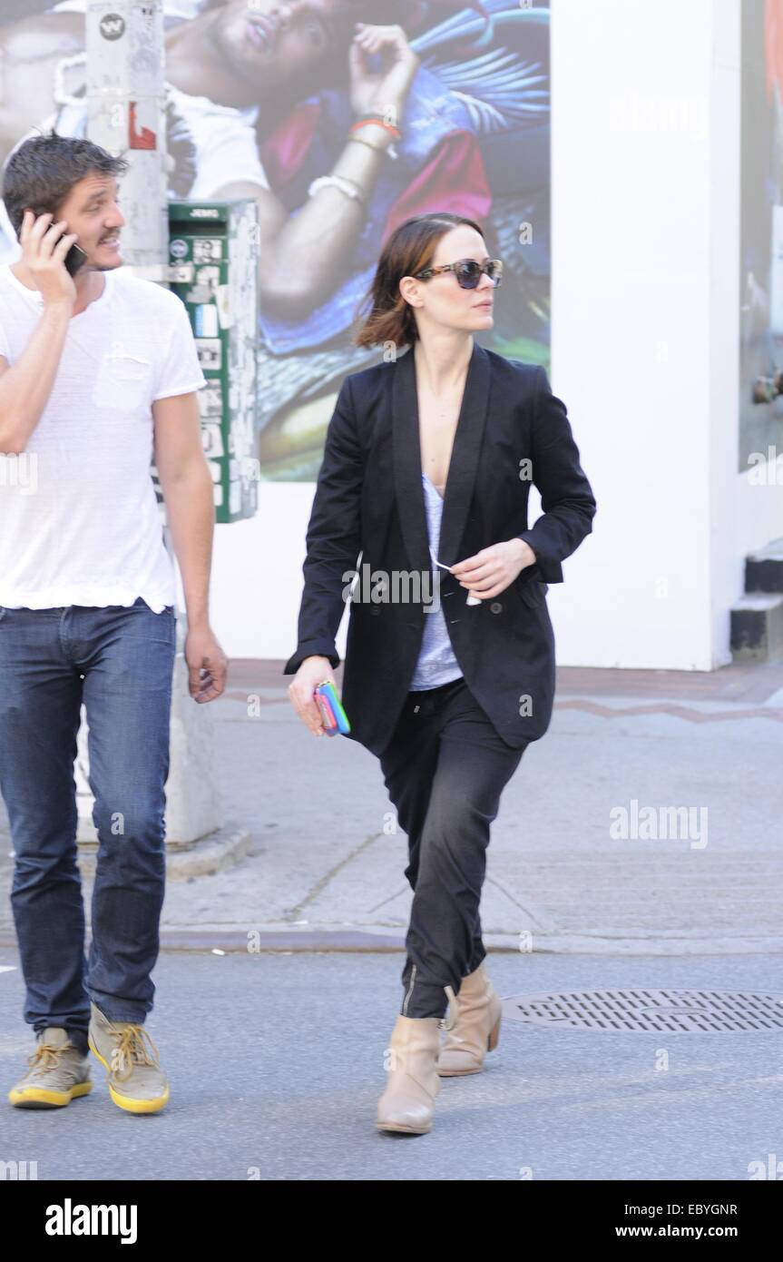 Sarah Paulson and Pedro Pascal in Soho Featuring: Sarah Paulson,Pedro ...