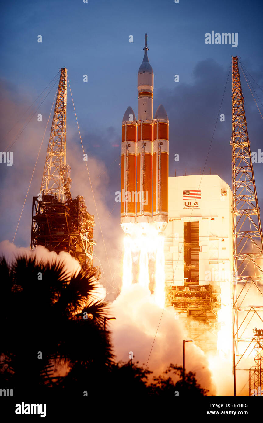 Delta iv heavy hi-res stock photography and images - Alamy