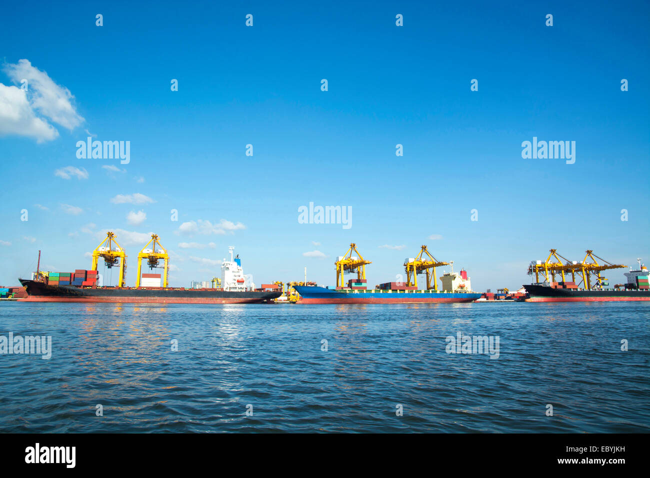 Bangkok cargo ship hi-res stock photography and images - Alamy