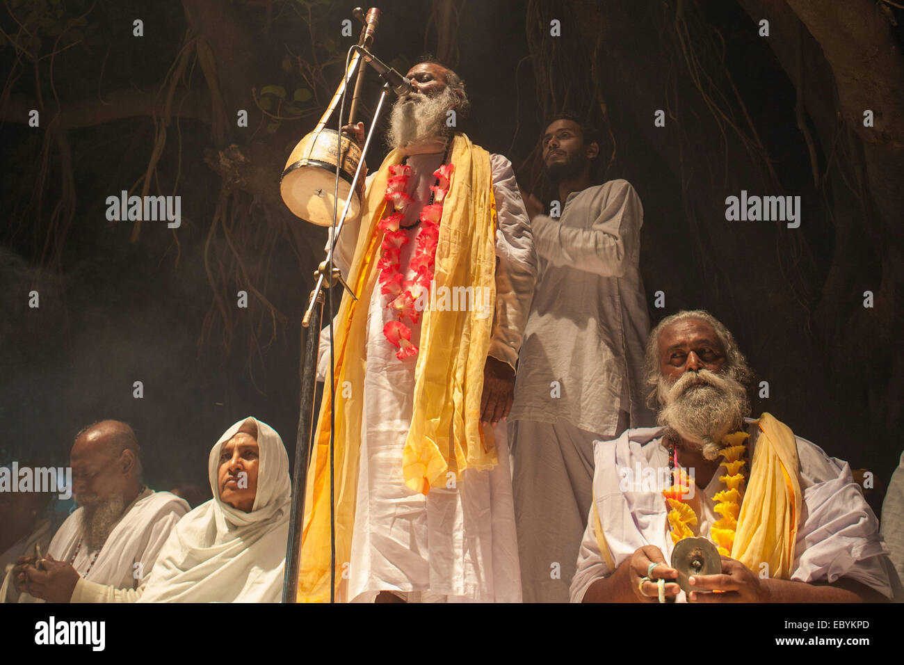 Munshigonj, Bangladesh. 5th Dec, 2014. Lalon venerator organized a Baul ...