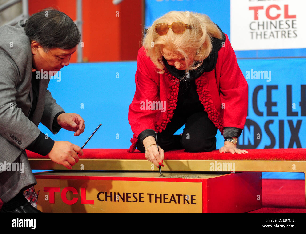 Los Angeles, USA. 5th Dec, 2014. American actress Gena Rowlands (R ...