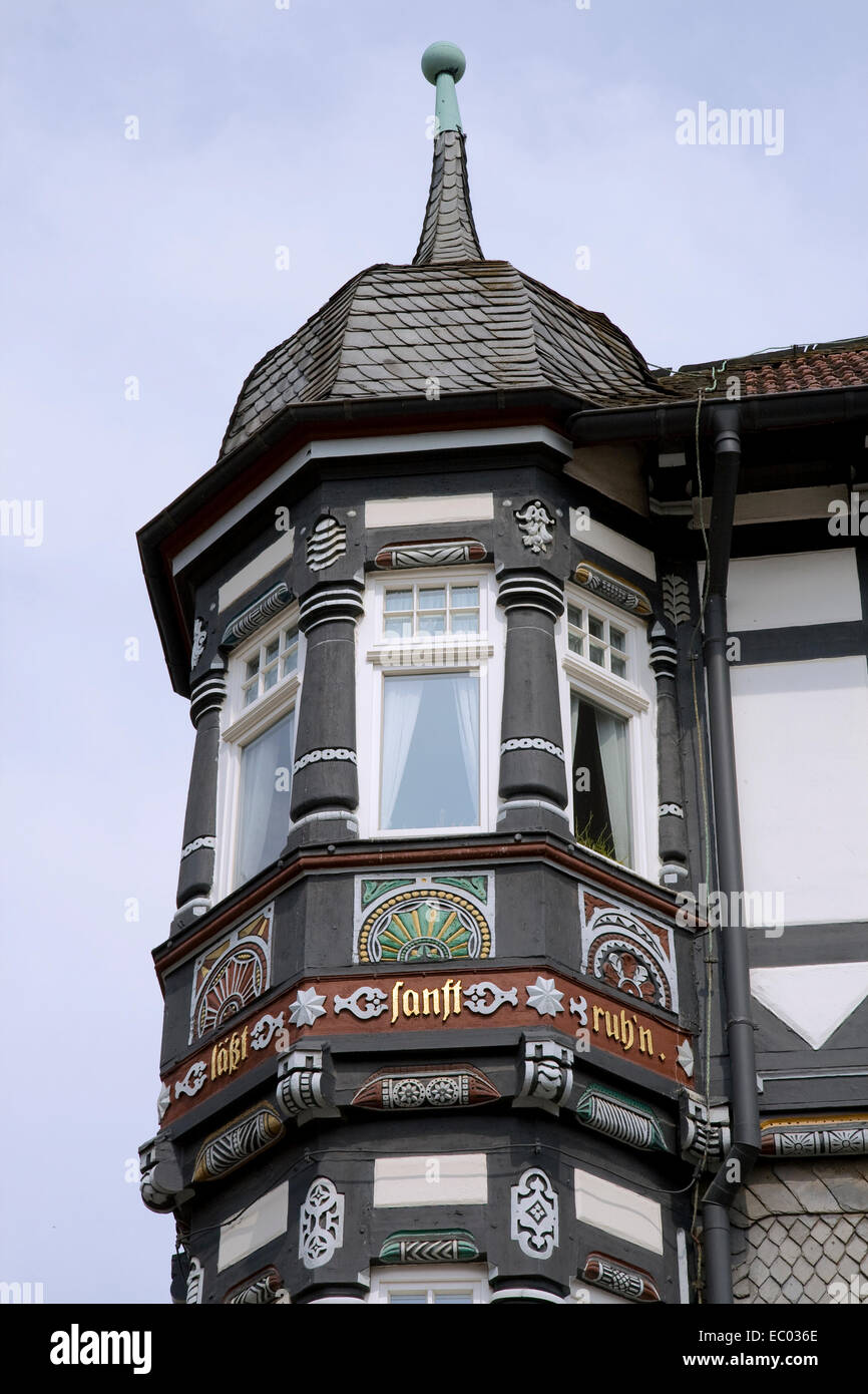 House bay window exterior hi-res stock photography and images - Alamy