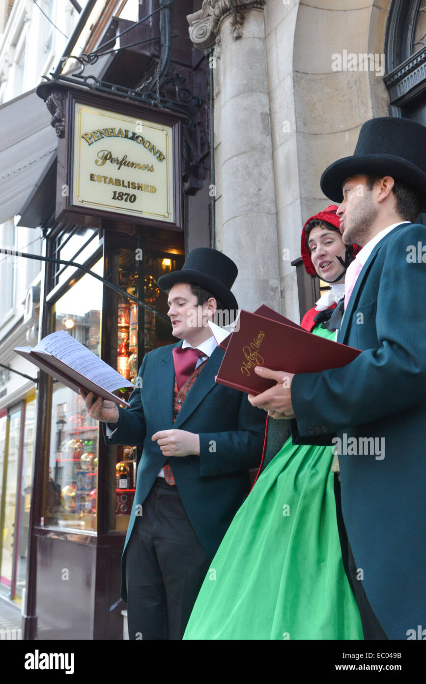 Victorian carol singers hi-res stock photography and images - Alamy
